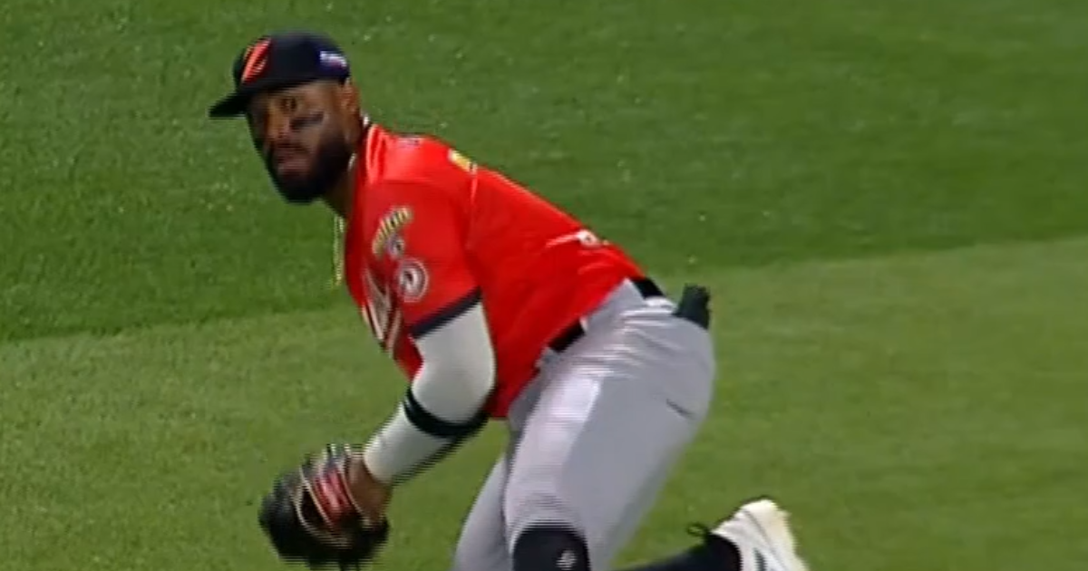 Luis Castro de chapuzón en "El Monumental" - BeisbolPlay